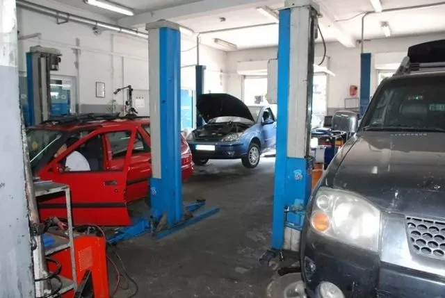 BMW 125 - AUTOMEHANIČARSKE USLUGE