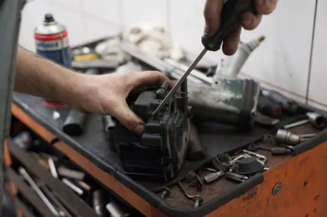 SERVIS PEUGEOT 106 AUTOMOBILA