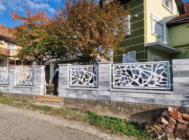 CNC BELA OGRADA ZA DVORIŠTE