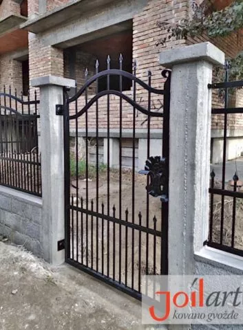 KOVANA PEŠAČKA KAPIJA 171