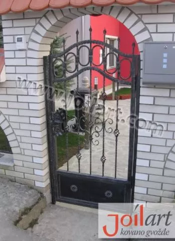 KOVANA PEŠAČKA KAPIJA 004