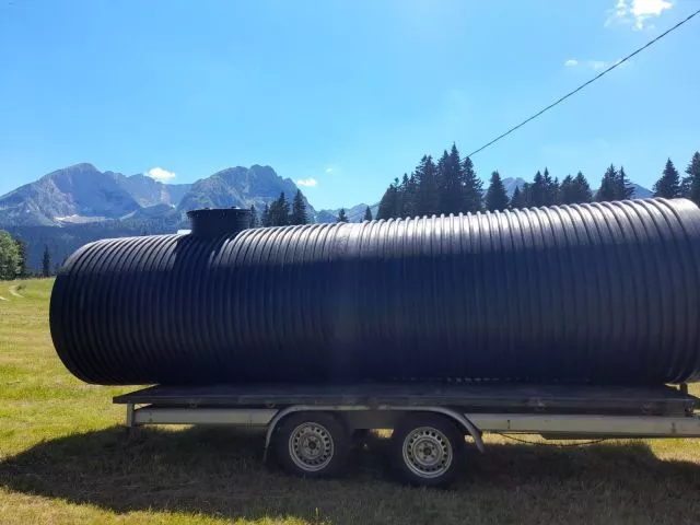 PLASTIČNA SEPTIČKA JAMA 6000I PREČNIK 1600 Ø MM DUŽINA 2500 MM