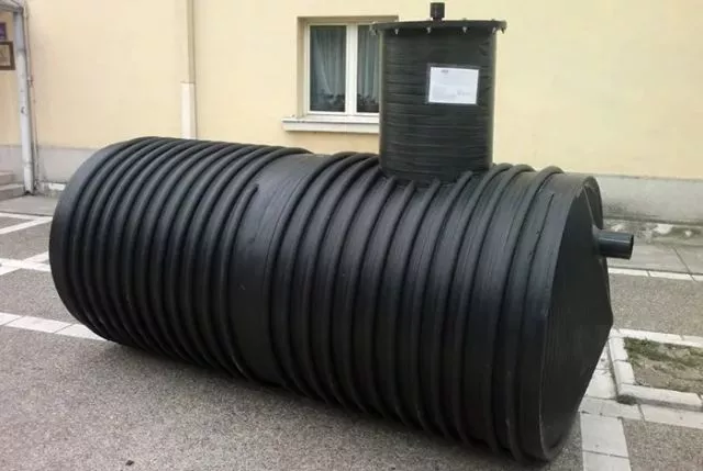 PLASTIČNE SEPTIČKE JAME 4000L Ø 1200 X 3700 MM