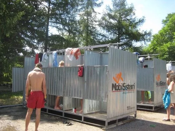 TUŠEVI I ČESME ZA KAMPOVANJE - IZNAMLJIVANJE