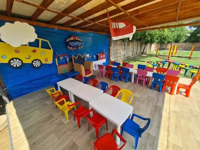 PROSLAVA DEČIJEG ROĐENDANA U IGRAONICI ALL INCLUSIVE PAKET 40 ODRASLIH I 40 DECE