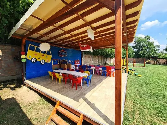PROSLAVA DEČIJEG ROĐENDANA U IGRAONICI ALL INCLUSIVE PAKET 20 ODRASLIH I 20 DECE