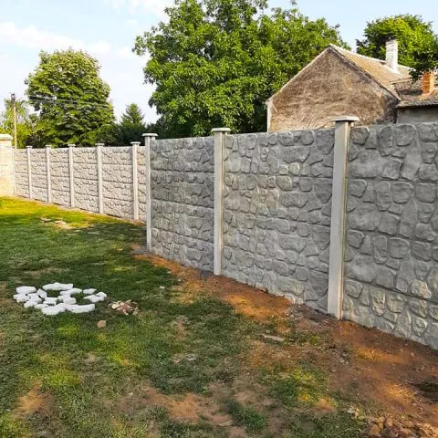 RELJEFNA BETONSKA OGRADA KRUPAN KAMEN - RAVNA