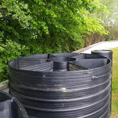 VERTIKALNI PLASTIČNI REZERVOAR 25.000L Ø 2.400 X 5.600 MM