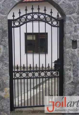 KOVANA PEŠAČKA KAPIJA 059