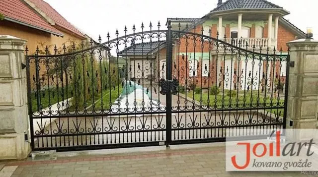 DVOKRILNA KAPIJA OD TRADICIONALNOG KOVANOG GVOŽĐA 140