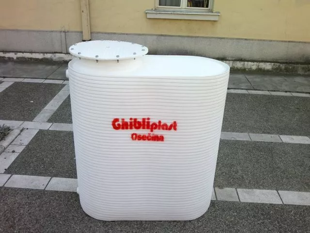 ELIPSASTI PLASTIČNI REZERVOARI 2500L