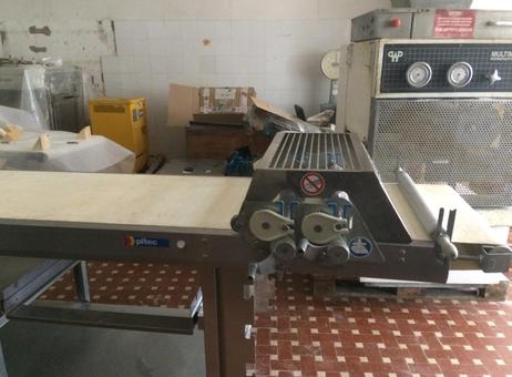 Seever rondo radni sto za sečenje traka testa ili trouglova za kroasane, kompletan sa 2 valjka i 2 seta noževa. Verified seller
