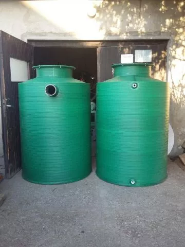PLASTIČNI VERTIKALNI REZERVOAR - 10000 L - Ø 2000X3200