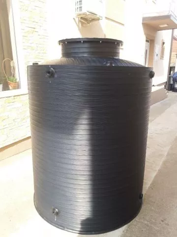 VERTIKALNI PLASTIČNI REZERVOAR 3.000L