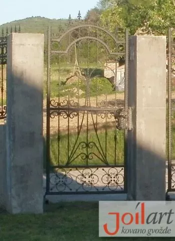 PEŠAČKA KAPIJA OD LUX KOVANOG GVOŽĐA 117