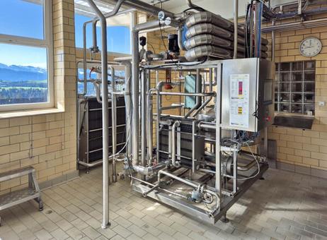 Pasterizator mleka Alfa Laval i separator mleka/surutke Vestfalija (montiran na klizna postolja) Najprodavaniji