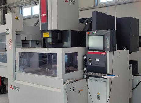 Die tone edm mašina Mitsubishi EA28V Advance  Nisko radno vreme