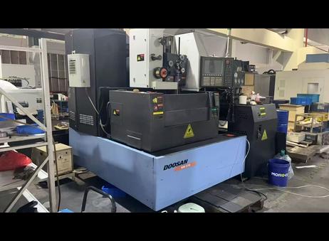 EDM mašina za sečenje žice Doosan NW 570