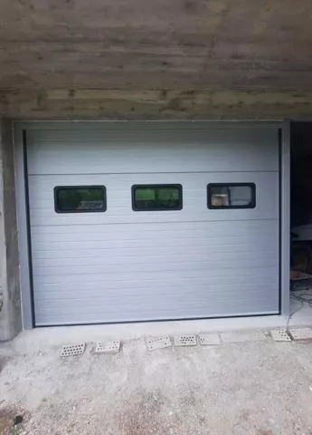 SEGMENTNA GARAŽNA VRATA - MODEL 9