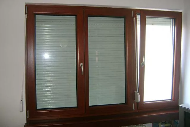 DRVO ALUMINIJUM DVOKRILNI PROZOR SA T PREČKOM 140CM X 140CM