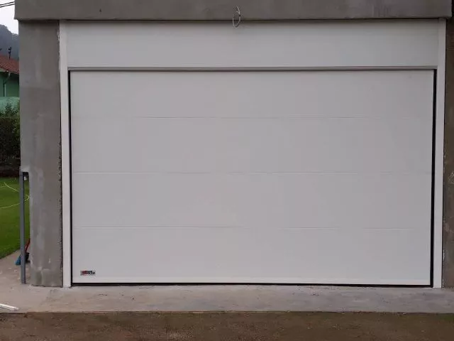 Segmentna garažna vrata - model 23