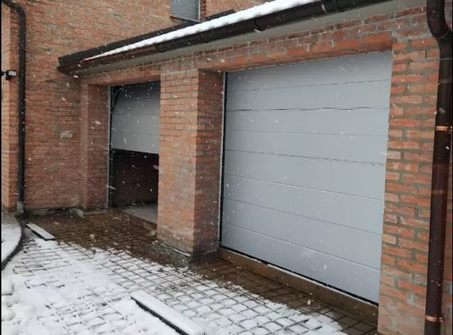 SEGMENTNA GARAŽNA VRATA MODEL 21