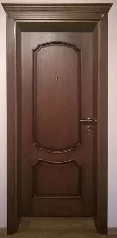 SIGURNOSNA ULAZNA VRATA SA PROFILACIJOM FURNIR / MASIV UV166