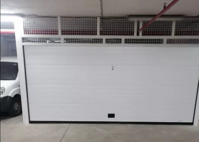 SEGMENTNA GARAŽNA VRATA MODEL 23