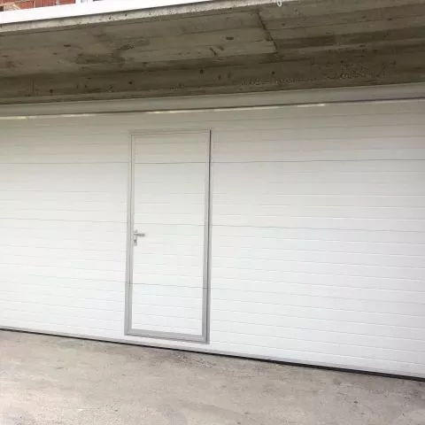 SEGMENTNA GARAŽNA VRATA MODEL 30