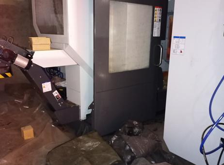 Skoro novi Haas UMC 750SS Obradni centar - 5 osa Verified seller
