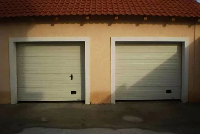 SEGMENTNA GARAŽNA VRATA MODEL 20