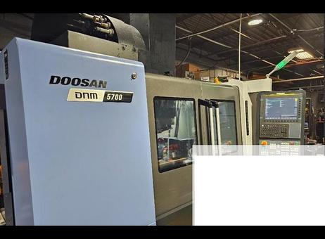 Vertikalni obradni centar Doosan DNM 5700 Verified seller  Nisko radno vreme