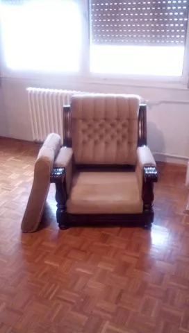 LEPA VELIKA JEDNOSED FOTELJA PUNO DRVO ŠIRINA 80 X50 VISINA X DUBINA 84CM