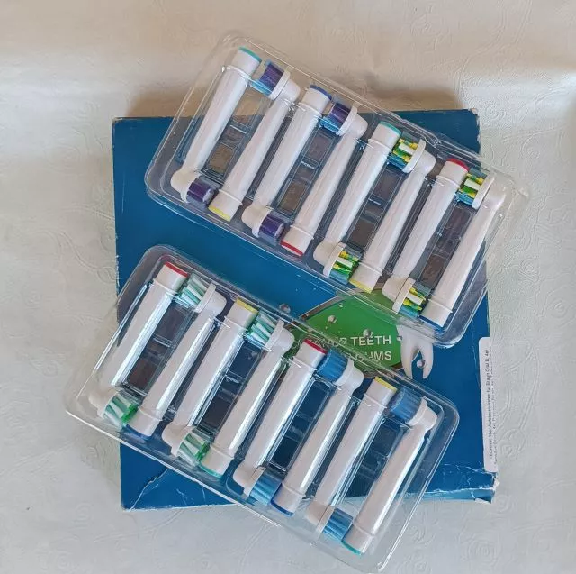 ZAMENSKI NASTAVCI ZA ORAL-B ČETKICE 16 KOM