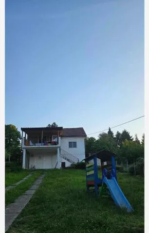 PRODAJEM KUCU NA AVALI