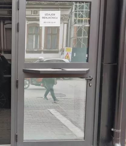 IZDAJE SE MENJAČNICA U NOVOJ ZGRADI NA PROMETNOJ LOKACIJI!