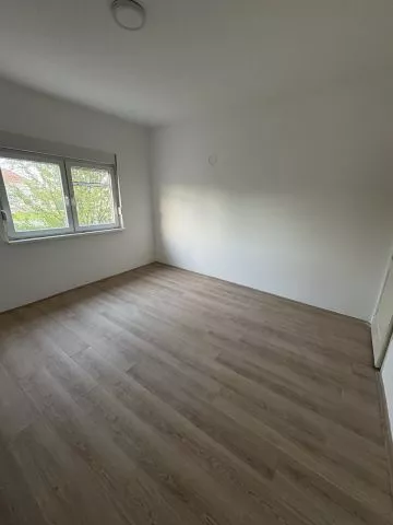 IZDAJEM SMESTAJ ZA RADNIKE-UGRINOVCI