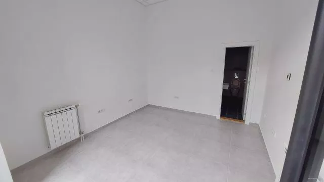 IZDAJE SE NOV LOKAL U NOVOJ EKSKLUZIVNOJ ZGRADI U CENTRU!