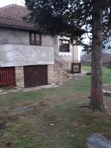 PRODAJEM KUCU U MALIM CRLJENIMA-LAZAREVAC