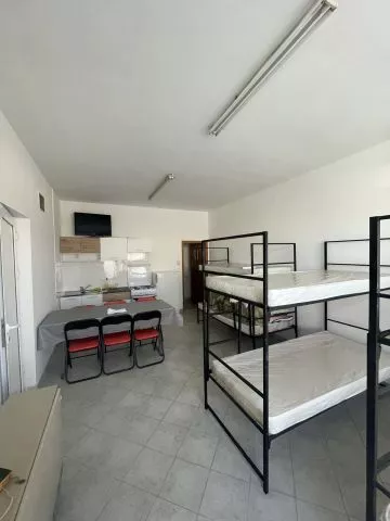 IZDAJEM SMESTAJ ZA RADNIKE-SURCIN