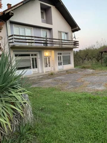 PRODAJEM KUCU U VELIKIM CRLJENIMA-LAZAREVAC