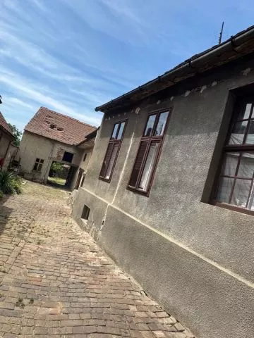 PRODAJA KUCE SA VELIKIM MOGUCNOSTIMA I POGODNOJ CENI-BELA CRKVA