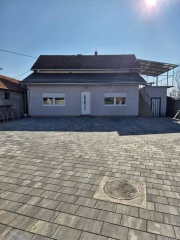 PRODAJEM KUCU U BATAJNICI