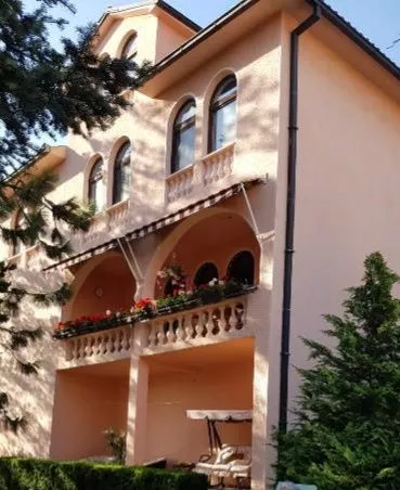PRODAJEM KUCU U BEOGRADU-KALUDJERICA