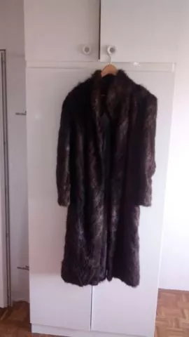 NOVA SVEČANA PRELEPA DUGAČKA ŽENSKA MODERNA BUNDA NERC BROJ 48