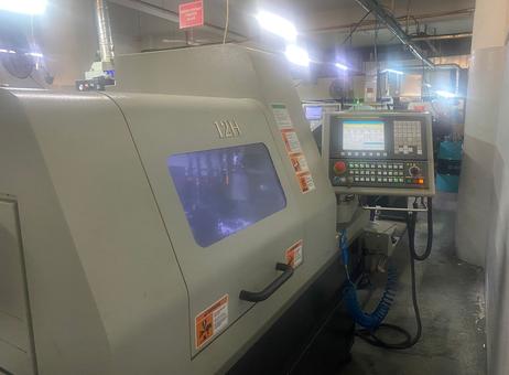 Hanwha XD 12H strug švajcarskog tipa sa LNS Alpha dodavačem šipki