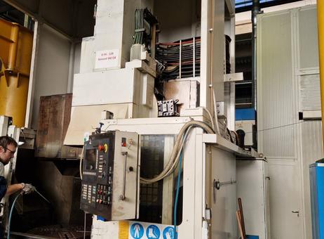 strug sa vertikalnim kupolom sa cnc TOS HULIN SKI 8 CNC