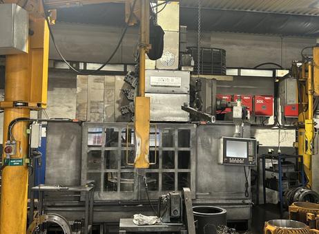 strug sa vertikalnim kupolom sa cnc TOS Hulín SKIQ 8 CNC A