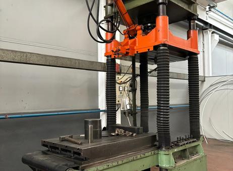 koristi T.C.S. FINIKS 500 A Hidraulična presa Verified seller