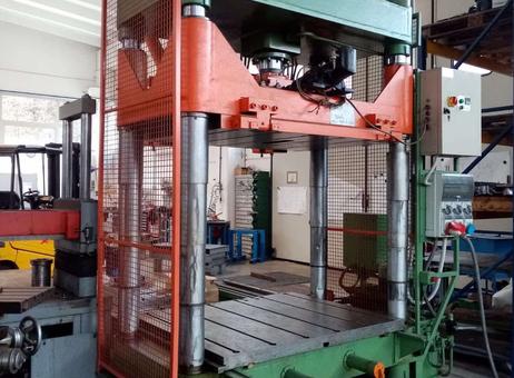 Presa za štancanje TCS 40 Ton - 1500 mm x 1400 mm